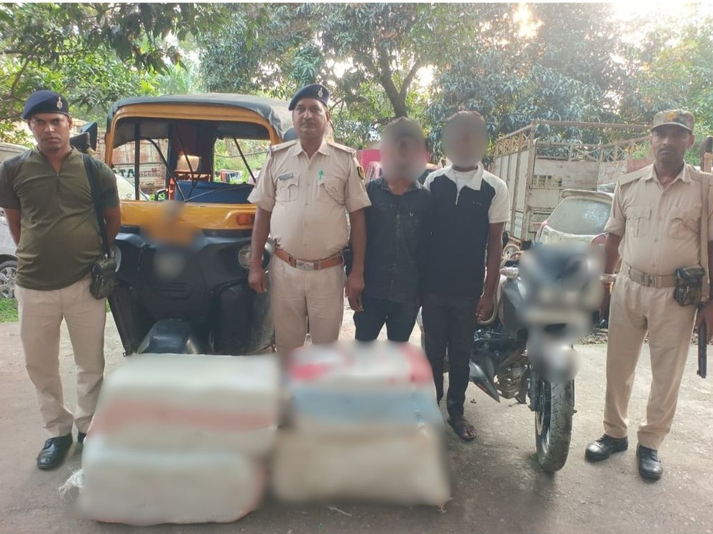 Supaul: 100kg Ganja Seized, 2 Smugglers Arrested | Auto Se Khas Khas