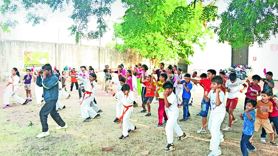 Players learned kickboxing techniques