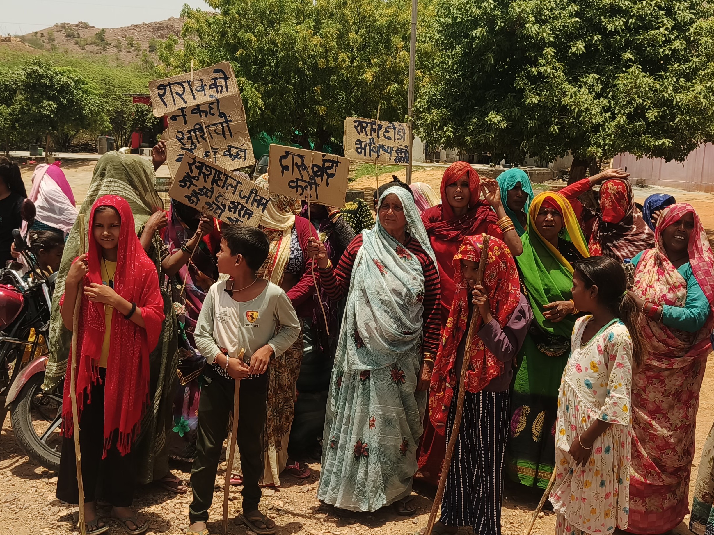 Bangra Women Protest Kacchi Sharab | Demand Halt, Warn Movement