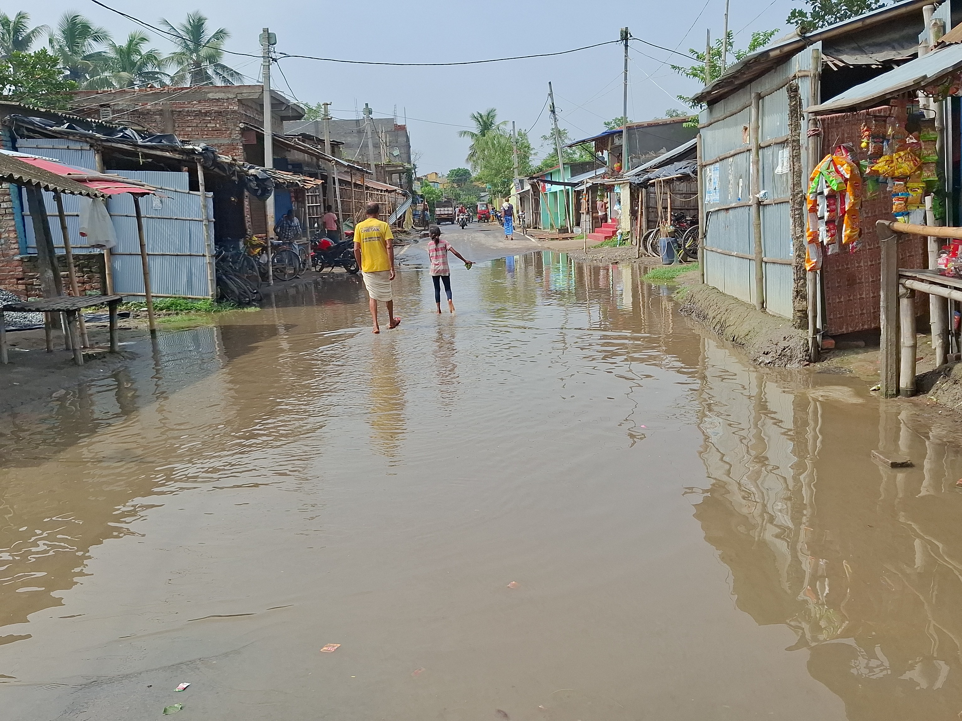Supaul Roads Turn Ponds | School Kids & Elderly Struggle