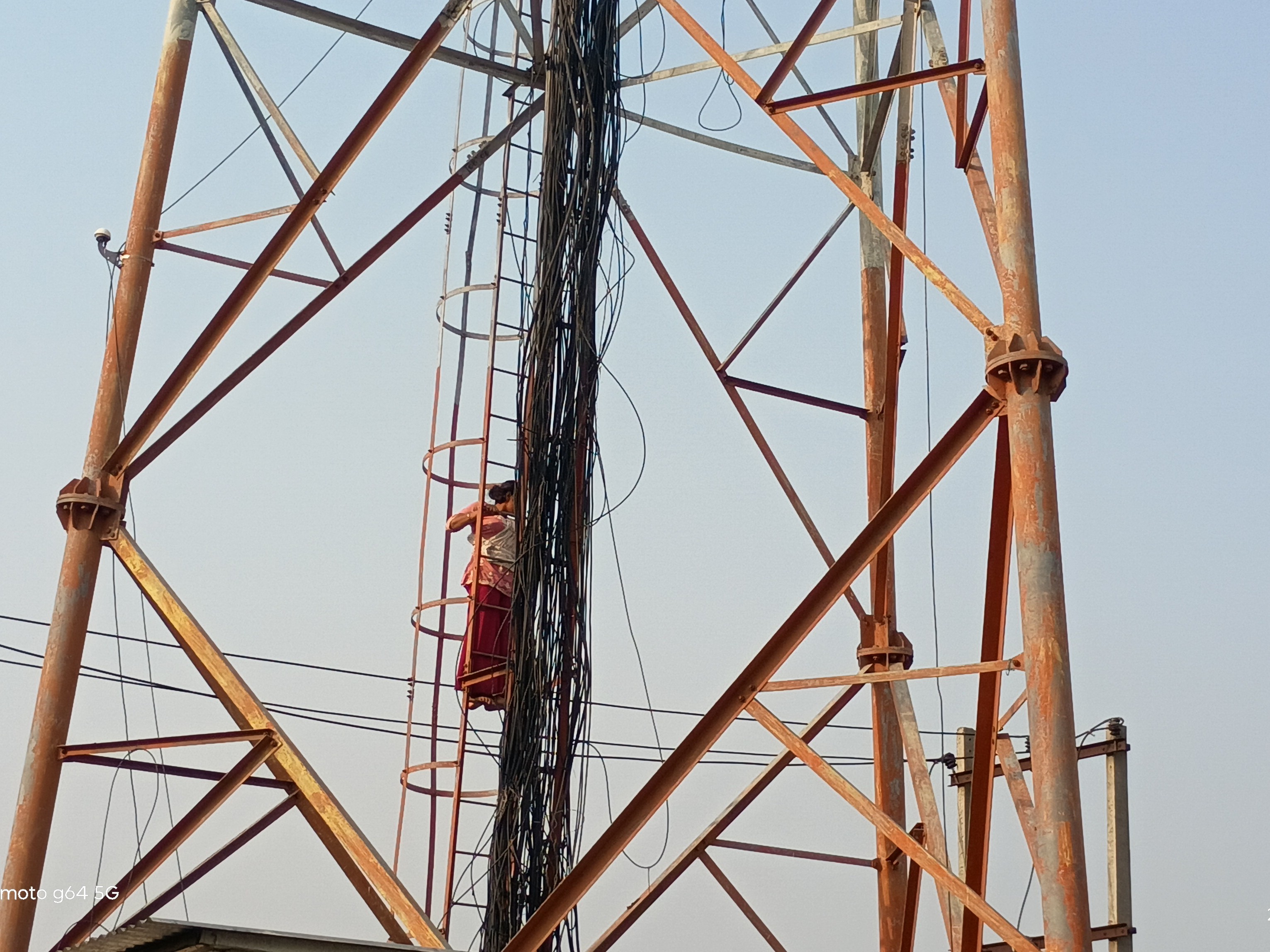 Kushinagar Mobile Tower Drama | Girl Demands Lovers Release