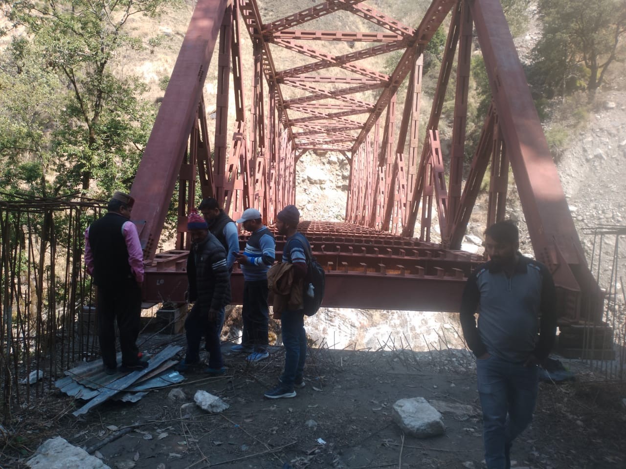 Uttarkashi Villagers Protest Bridkul Neglect; Bridge Construction Delay
