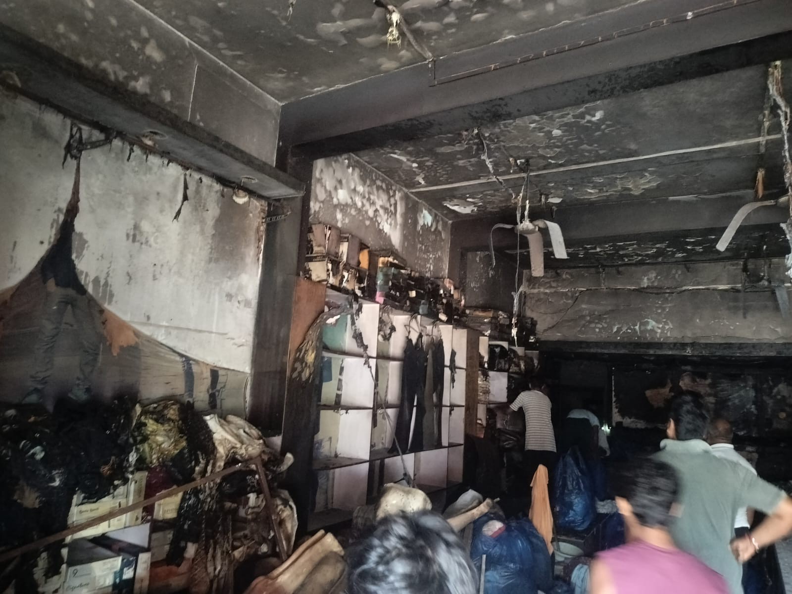 Rudhauli Cloth Shop Fire | Short Circuit Causes Lakhon Loss