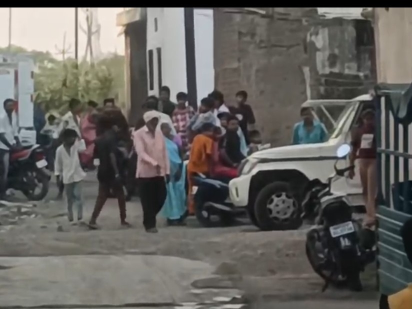 Dhamnod Man Suicide | Wife Returns Home To Find Body