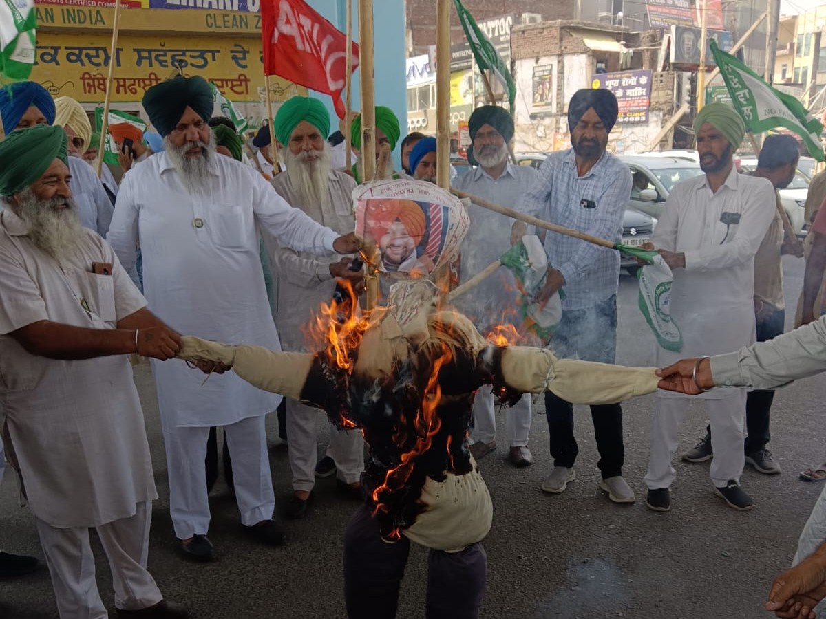 Punjab Farmers Protest Ravneet Bittu Effigy Burning Mohali
