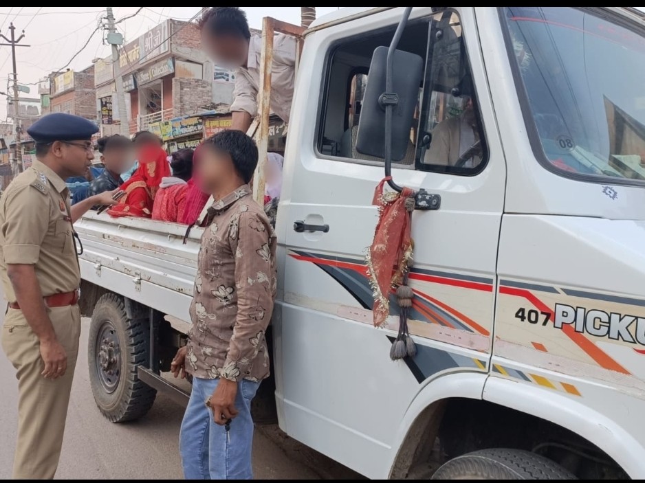 Fatehpur Police Action Road Accident Control | Malvahak Vahan Sawari