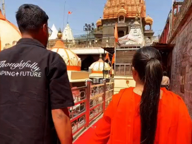 Mahakal Temple Couple Engagement Viral Video | Ujjain