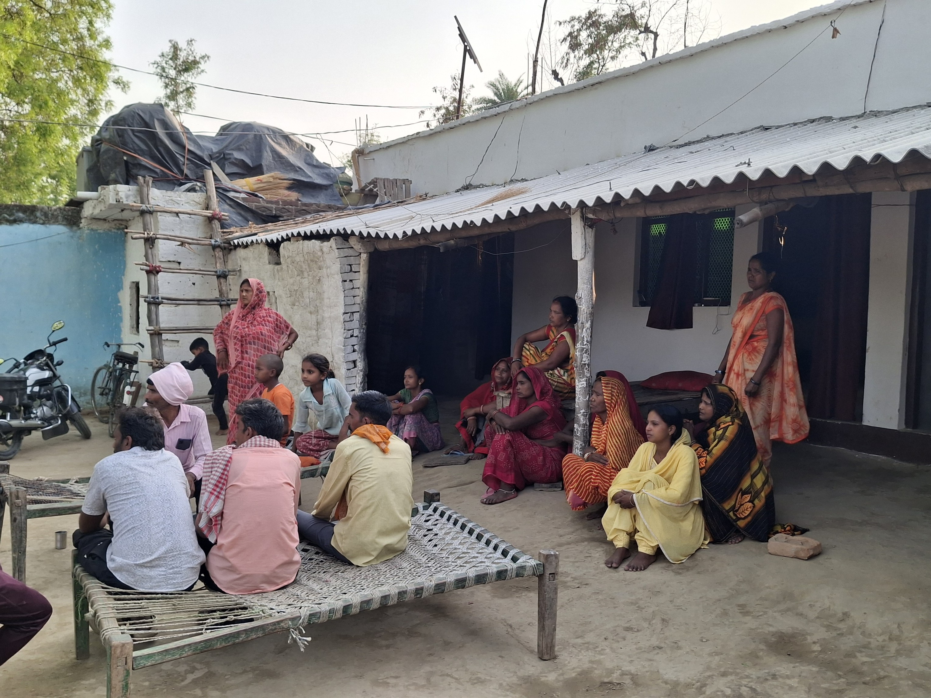 Agra Expressway Bus Accident | Gonda Youth Death, Passengers Injured