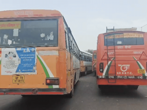 Agras Chaurahe Become Illegal Bus Stands, Road Jam Chaos