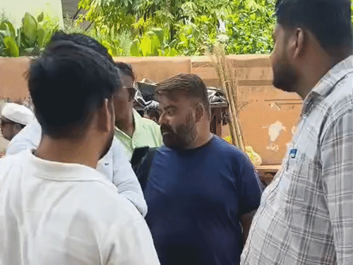 Missing Girl Body Found in Lucknow Charbagh Hotel | Suicide Suspected