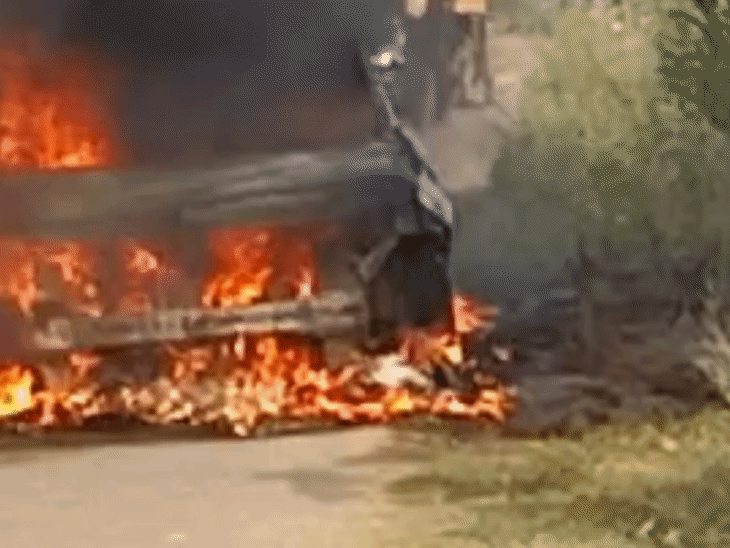 Car Fire in Mandawali: Driver Jumps to Safety After Short Circuit