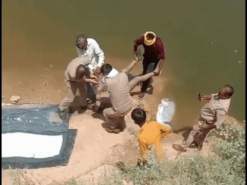 Fatehpur Kishore Drowns Yamuna | Fake Story After Joke