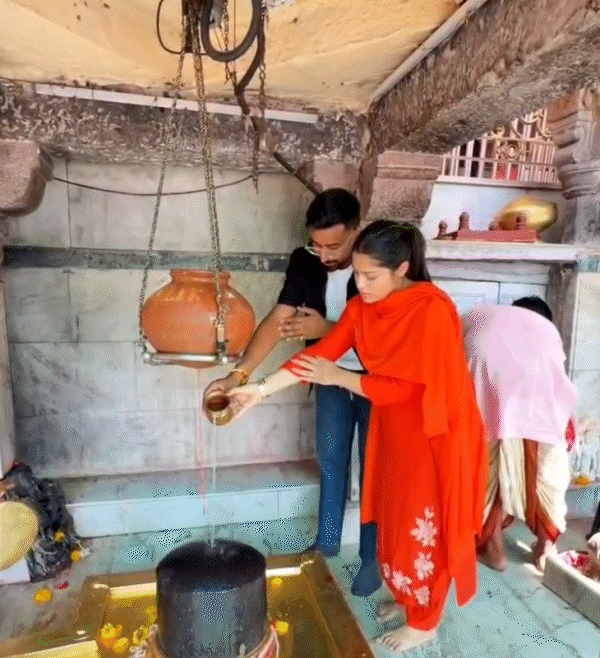 Mahakal Temple Couple Engagement Viral Video | Ujjain