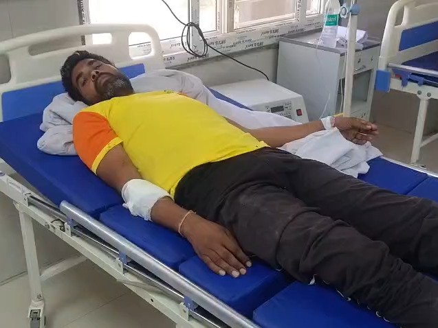 MP Myna Shopkeeper Assaulted, Rs 5000 Looted | Madhya Pradesh News