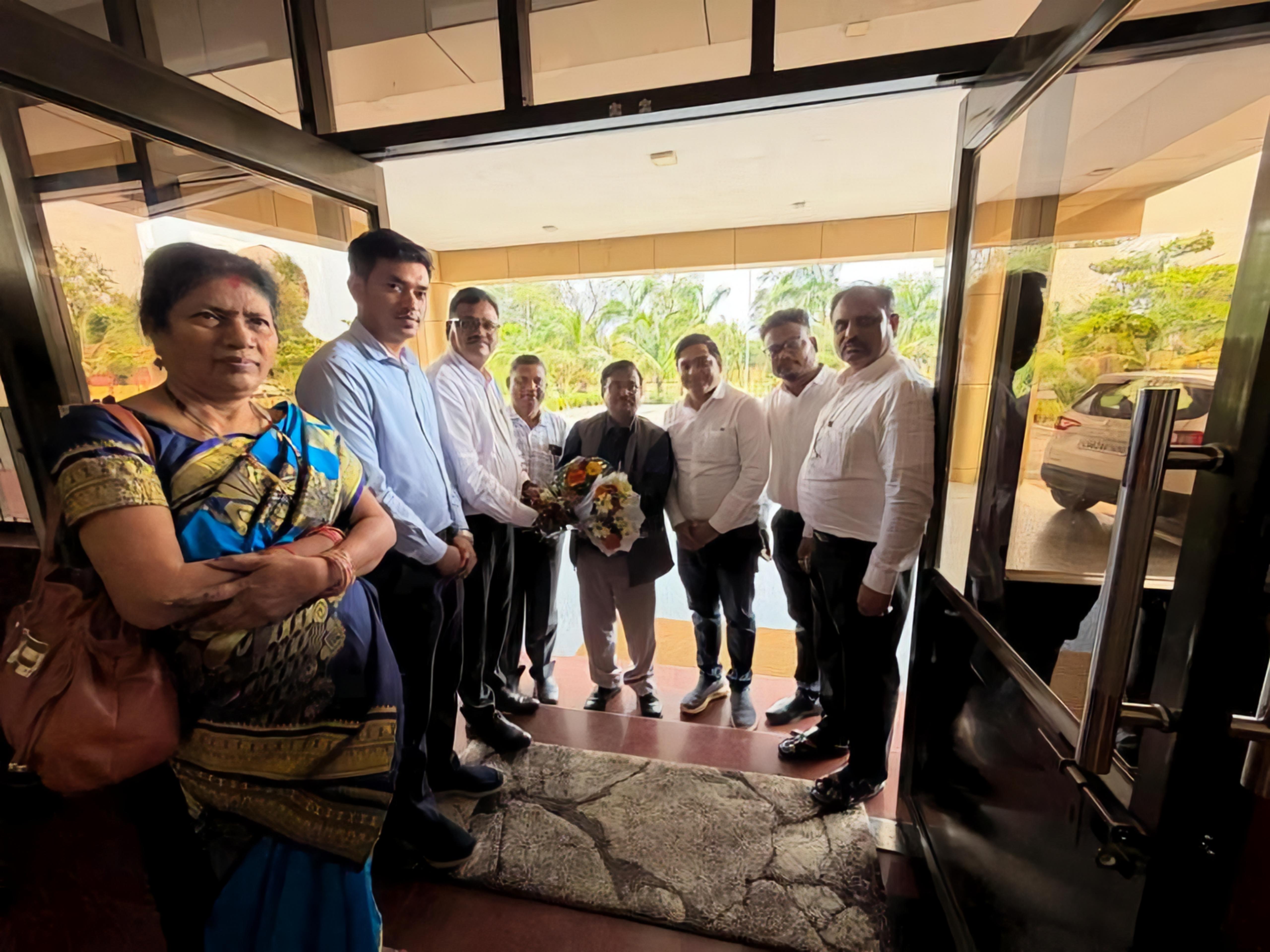 Dissatisfaction over delay in distribution of fertilizers and seeds ...