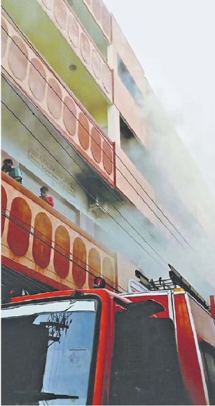A short circuit caused a fire on three floors of Shriram Market ...