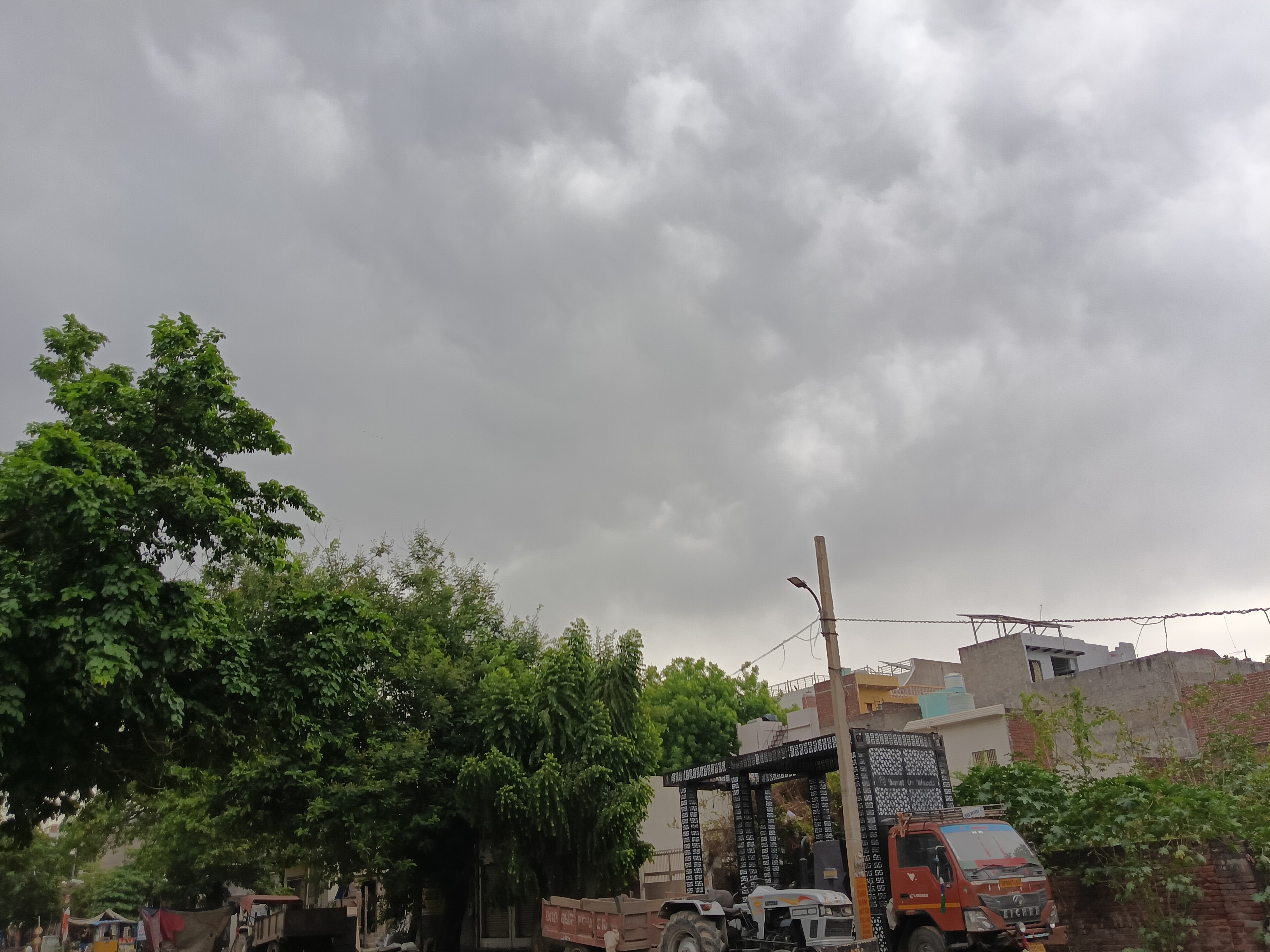 Agra Weather: Cold Winds, Rain Bring Down Temp to 29°C, Pleasant!
