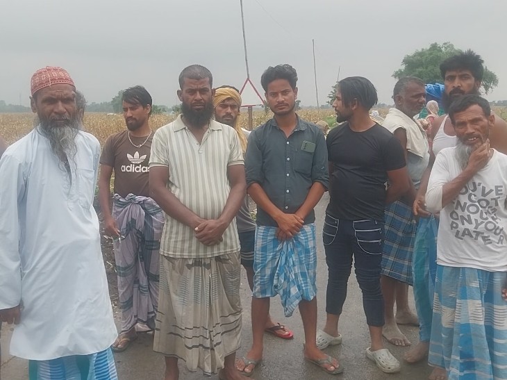 Araria Rural Danger: Electricity Poles & Wire Pulling