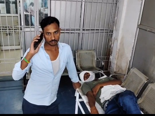 Hajipur Train Mobile Snatch | Youth Falls, Critically Injured