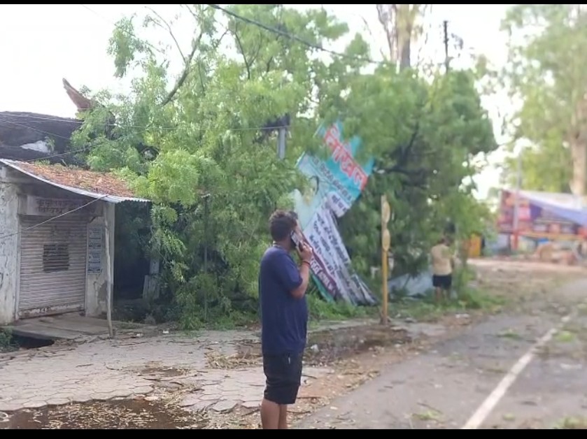 Banda Storm: 1100 Poles Down, 125 Transformers Damaged; Two Dead