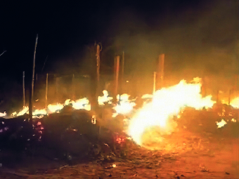 Fire broke out in Thakrahan's Diara, a spark destroyed homes, and ...