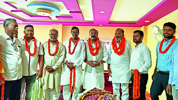 Chakia: Chaurasia community honoured BJP leader Dr. Sanjeev Chaurasia ...