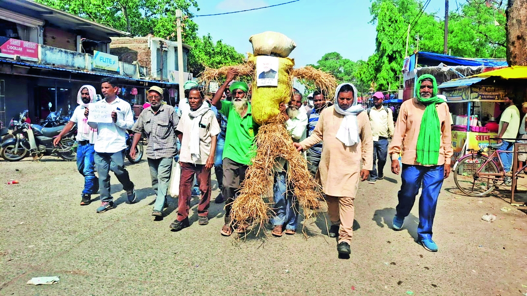Amit Shah's effigy burnt in protest against calling tribals forest dwellers