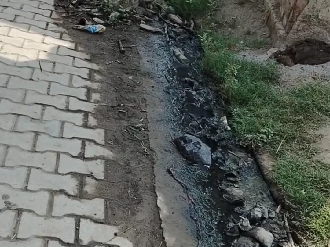 Jhaupur Roads Damaged | Drainage Water Spreads, Accidents & Disease Risk