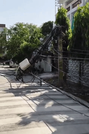 Lucknow Power Outage | Storm Disrupts City Lights