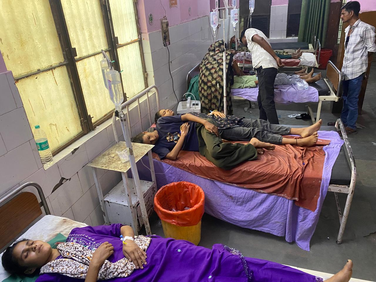 Farrukhabad Food Poisoning | Dal Chawal Illness, Kids Refer Lohia Hospital