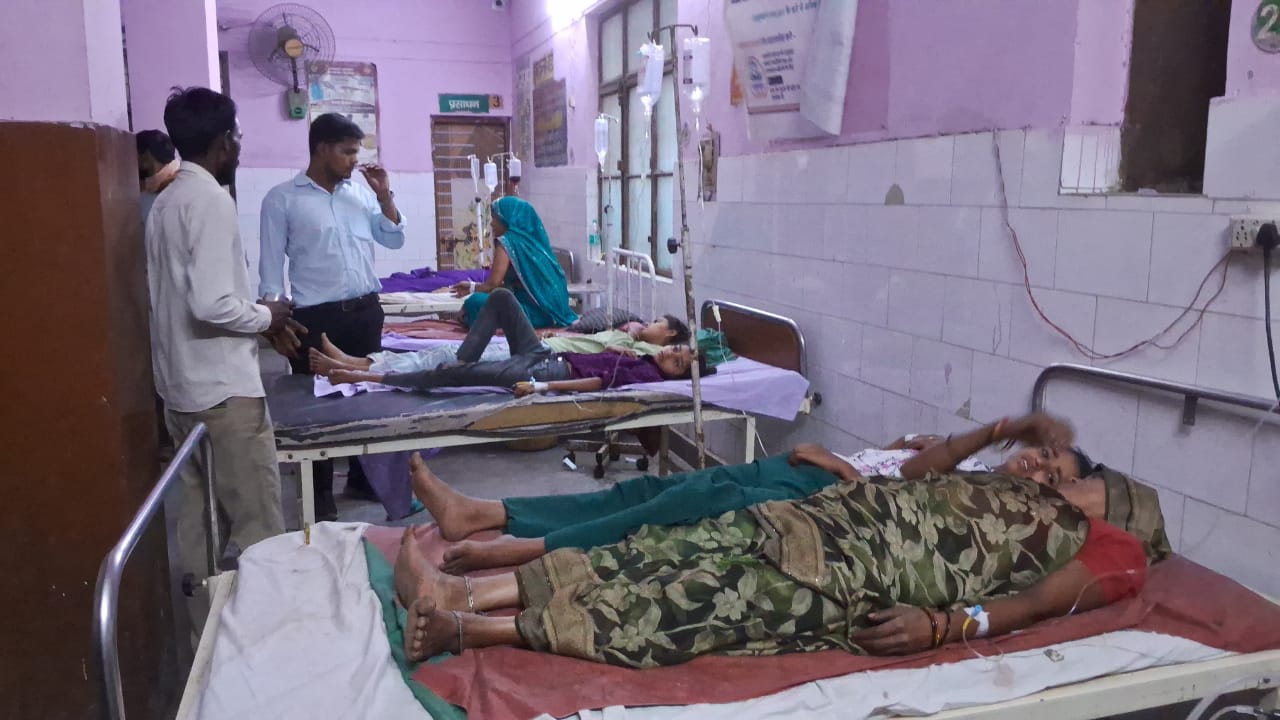 Farrukhabad Food Poisoning | Dal Chawal Illness, Kids Refer Lohia Hospital