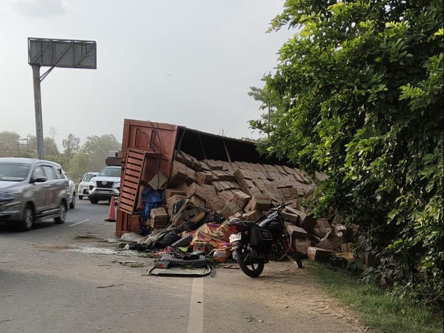 Bareilly: 2 Poles Damaged, ₹69.5K Loss; FIR Demanded