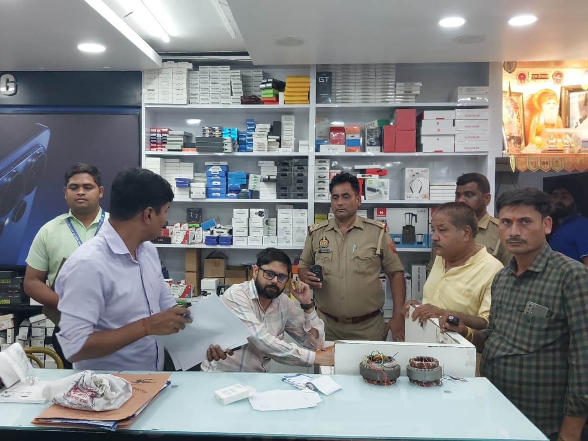 Pilibhit Mobile Shop Raid | Rs 80 Cr Sale Tax Evasion; Deputy Commissioner