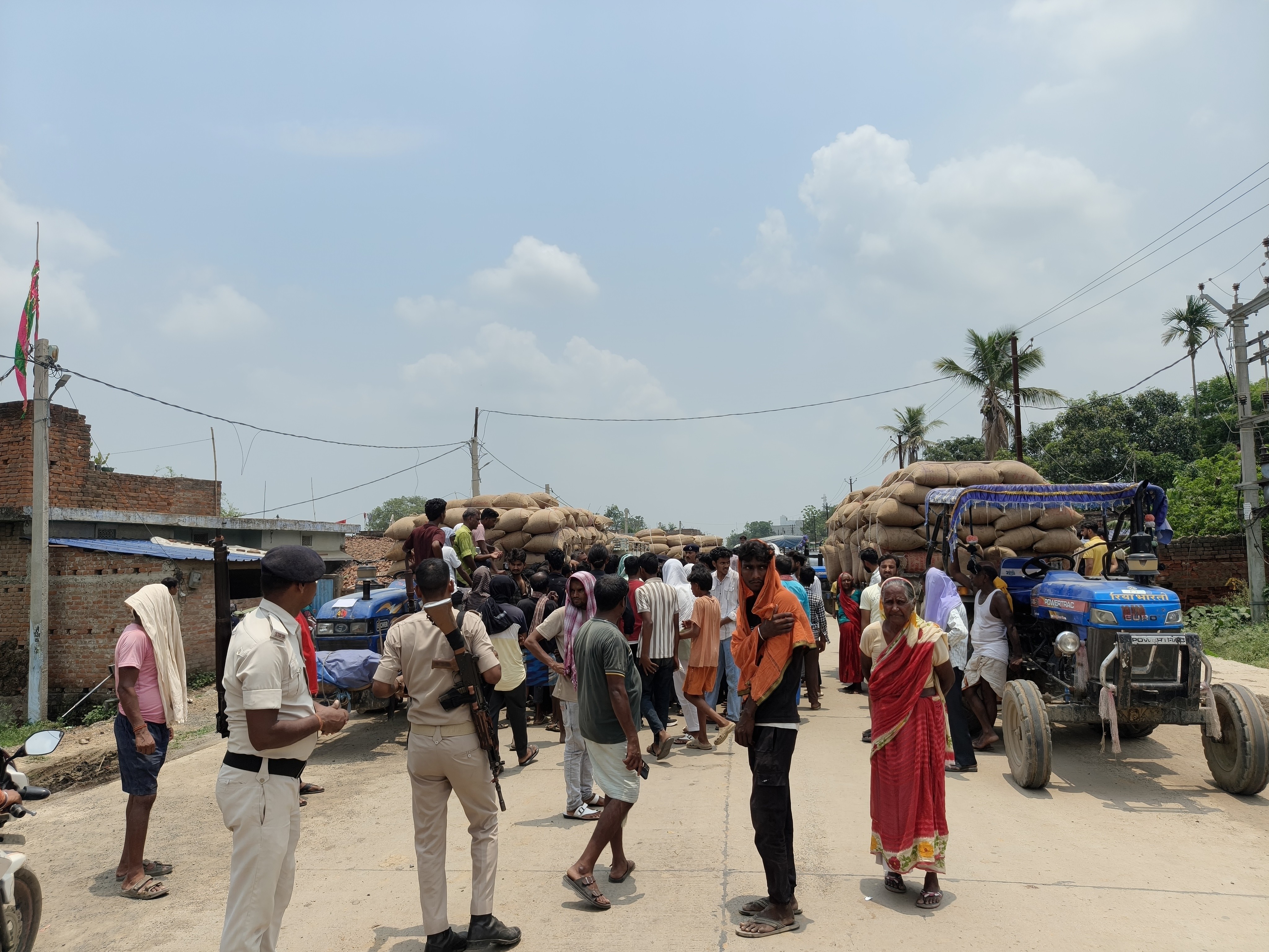 Pirpainti Accident: Overloaded Tractor-Tempo Collide, Youths Hand ...