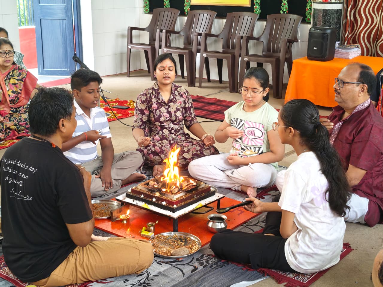 Mahamrityunjaya havan and children sang hymns