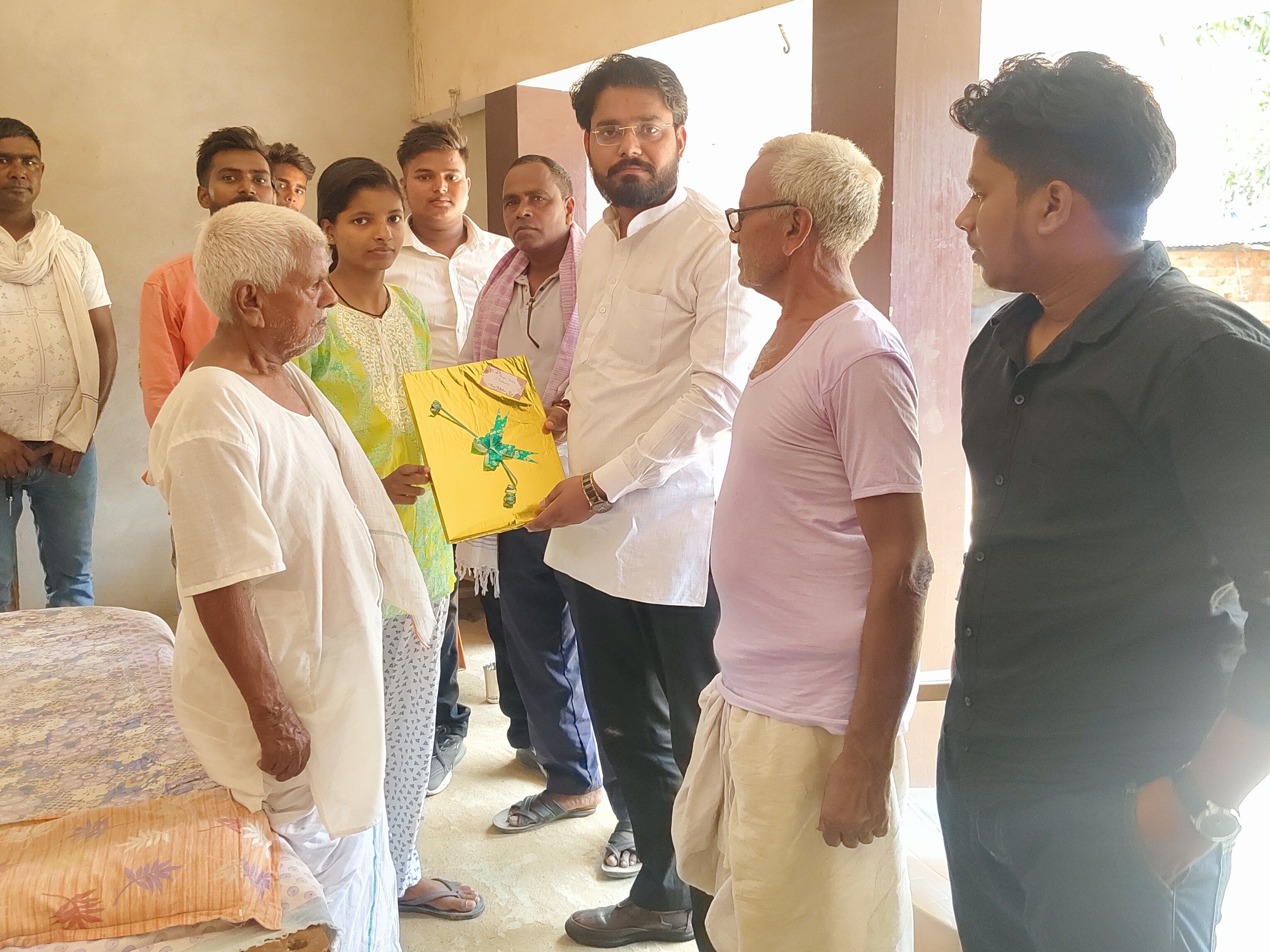 Ghaghsar District Topper Divya Yadav Receives Support Promise from ...