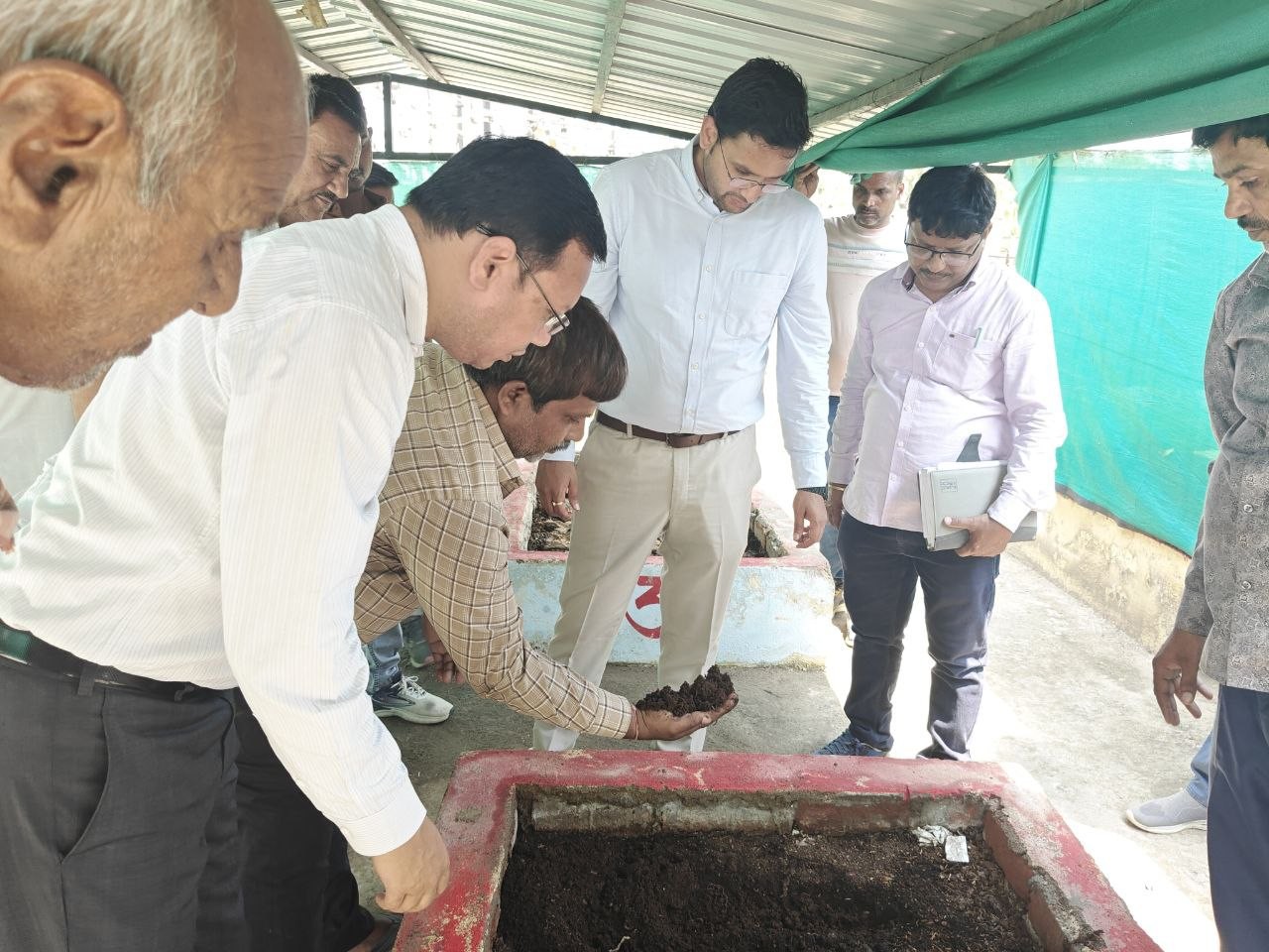 Kanpur Bidhnou Panchayat Ramaiyapur Praised for Vermi Compost Production