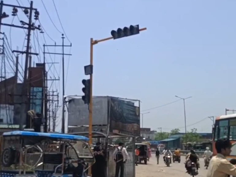 Mangalaur Bus Stand Traffic Signal Install | Accident Jam Control