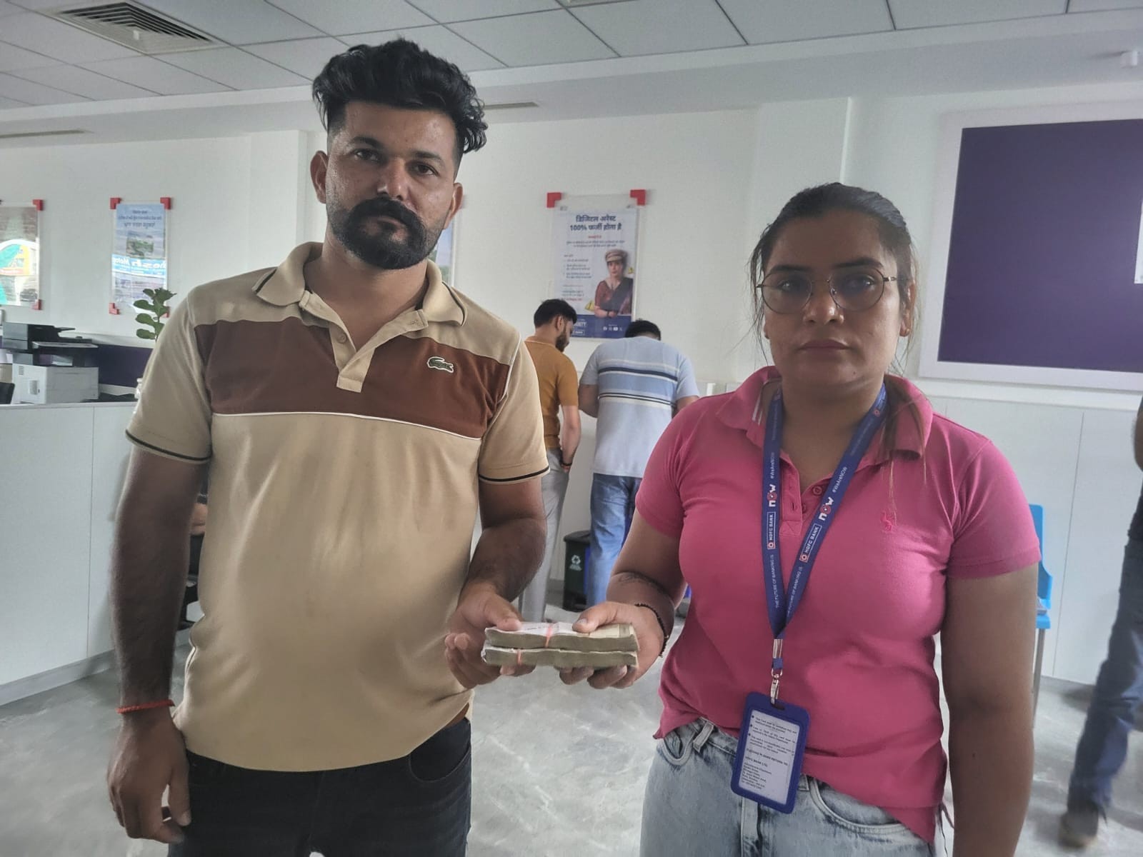 Sirsa Dabwali Bank Cashier Job Saved | 1 Lakh Returned by Honest Consumer