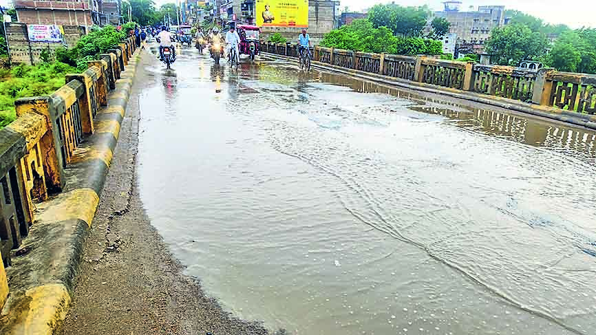 Water accumulated on city roads during the rain, raising questions ...