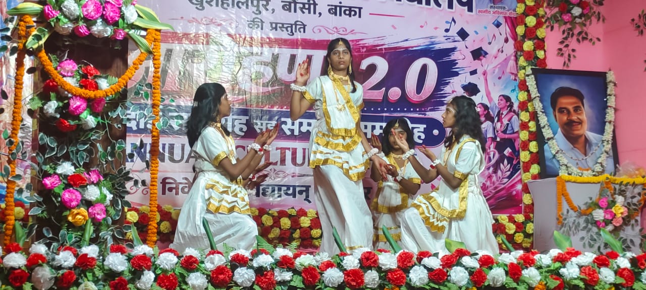 Cultural programs captivated the guests, students were honored.