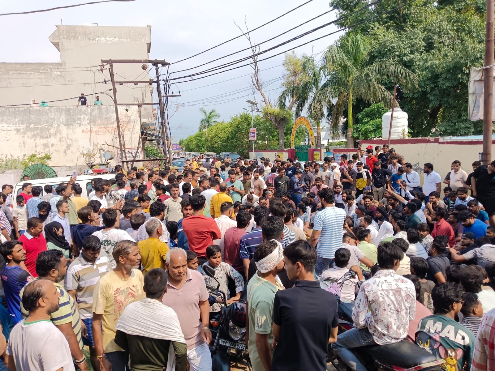 Muradnagar Paralympian Murder | Chirag Tyagi Protest, Encounter ...