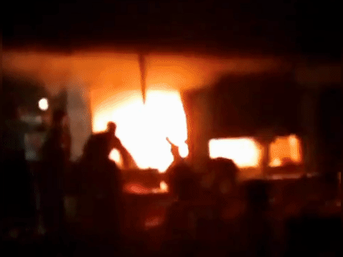 Kaushambi Kirana Store Fire | Short Circuit Damage 5 Lakh
