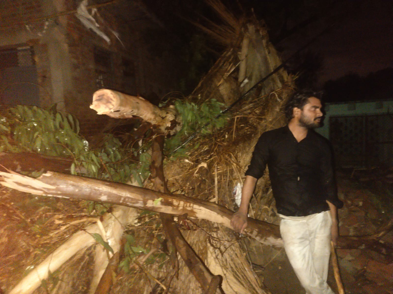 Chachund Cattle Injured | Hut Collapse Storm