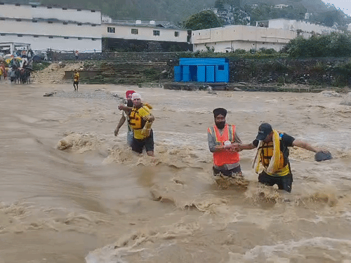 Champawat Flood: River Sweeps Tila, People Stranded | VIDEO