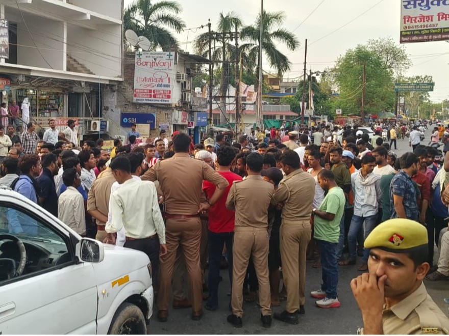 Prayagraj Electrocution Death: Carpenters Protest Blocks Road
