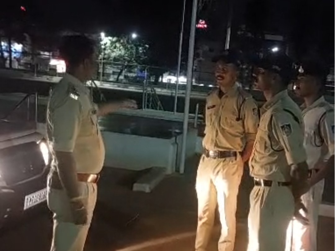 Chhindwara Police Question Youth at Police Line Ground | Crackdown on ...