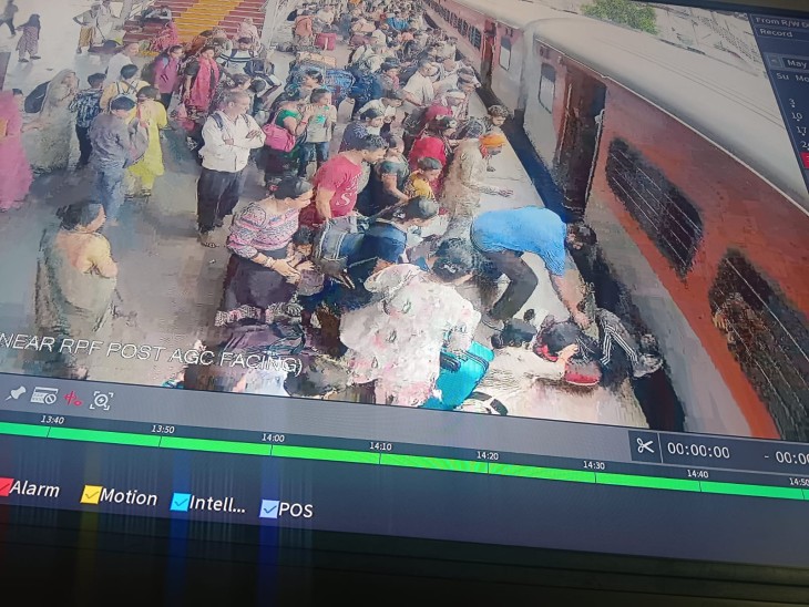 Mathura Train Fall: RPF Constable Saves Passenger Life | Station Incident