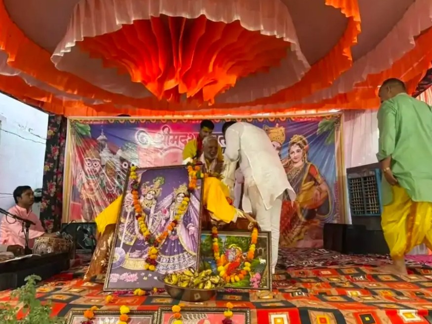 Raebareli: Pandit Dharmesh Hari Maharaj on Ram-Ravan Charitra | Shri ...