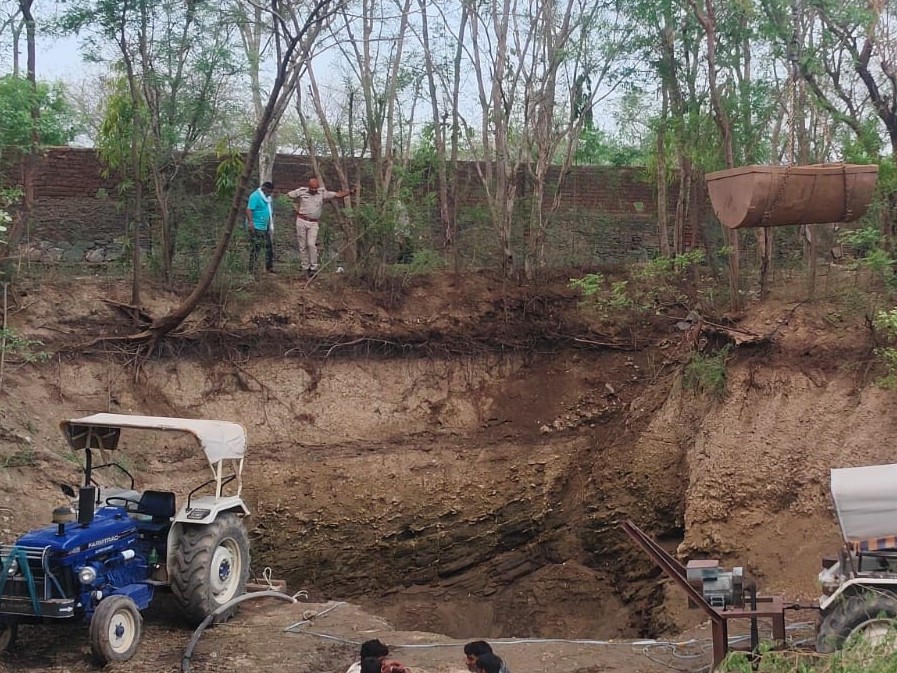 Aranai Ex-Sarpanch Murder Weapon Recovered | Farm Pond Well